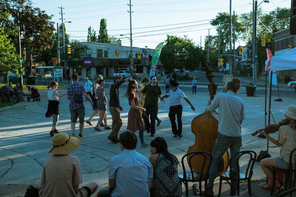 Balfolk (French Folk Dance) with Emilyn Stam and John Williams ...